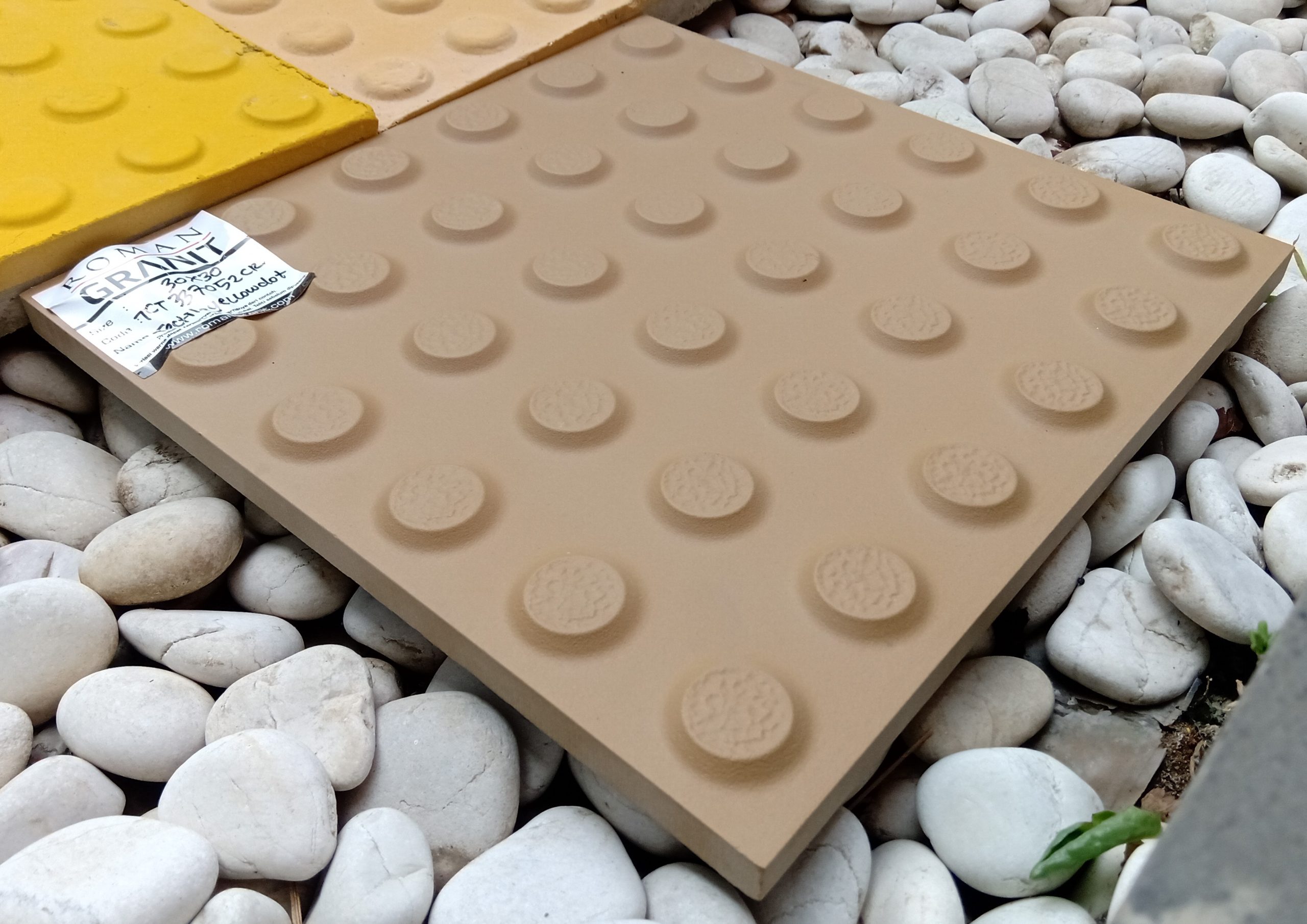 Tactile Roman – Dot | #1 Pabrik Lantai Teraso Cor di Indonesia